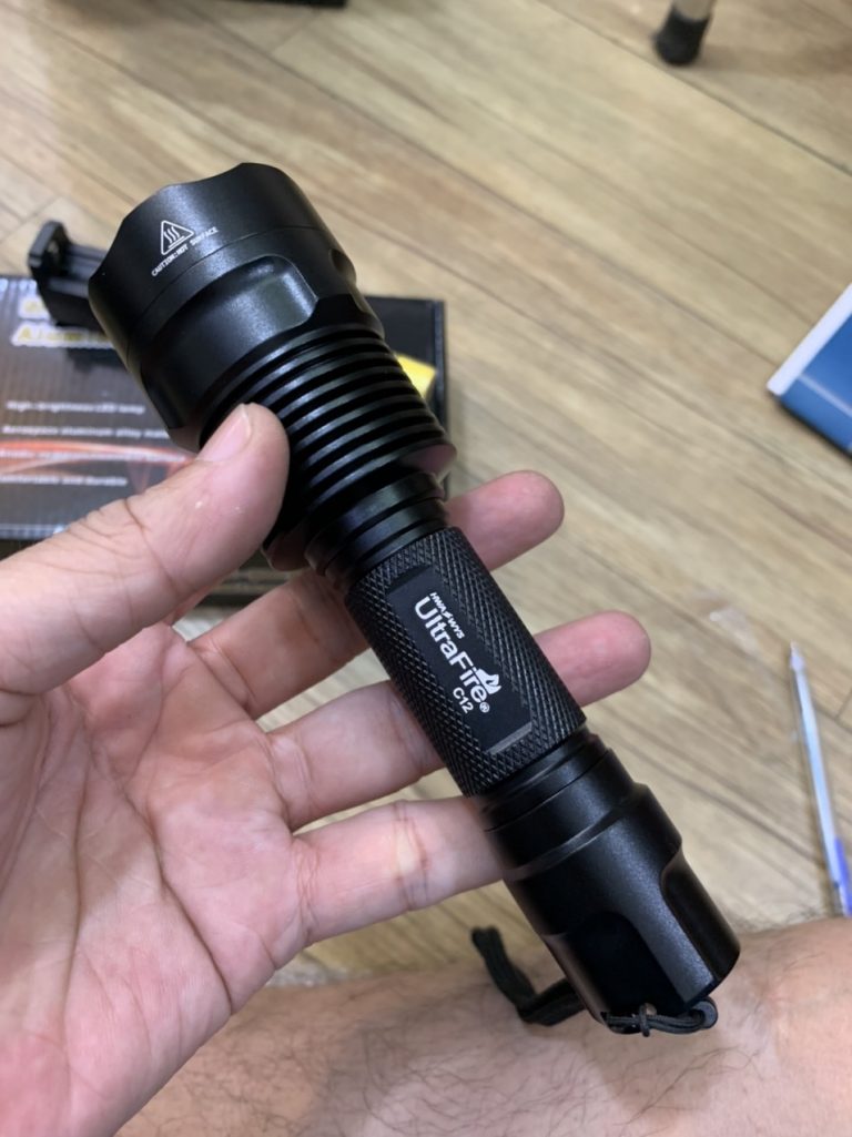 Đèn pin UltraFire C12 CREE XP-L V5 2000lm - Cửa Hàng Đèn Pin Siêu Sáng ...