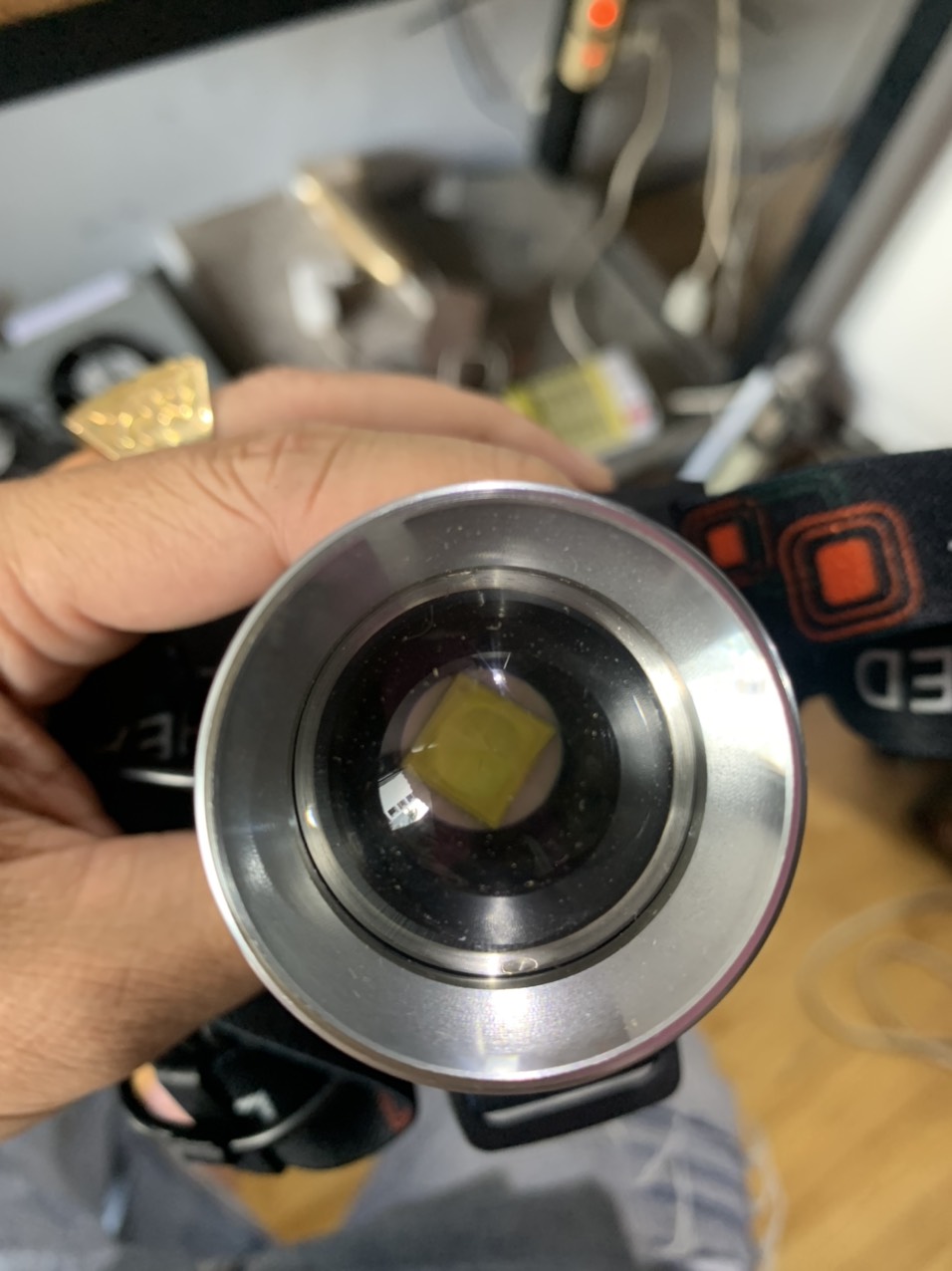 ĐÈN ĐEO TRÁN ULTRAFIRE-P50 - Cửa Hàng Đèn Pin Siêu Sáng Phú Nhuận